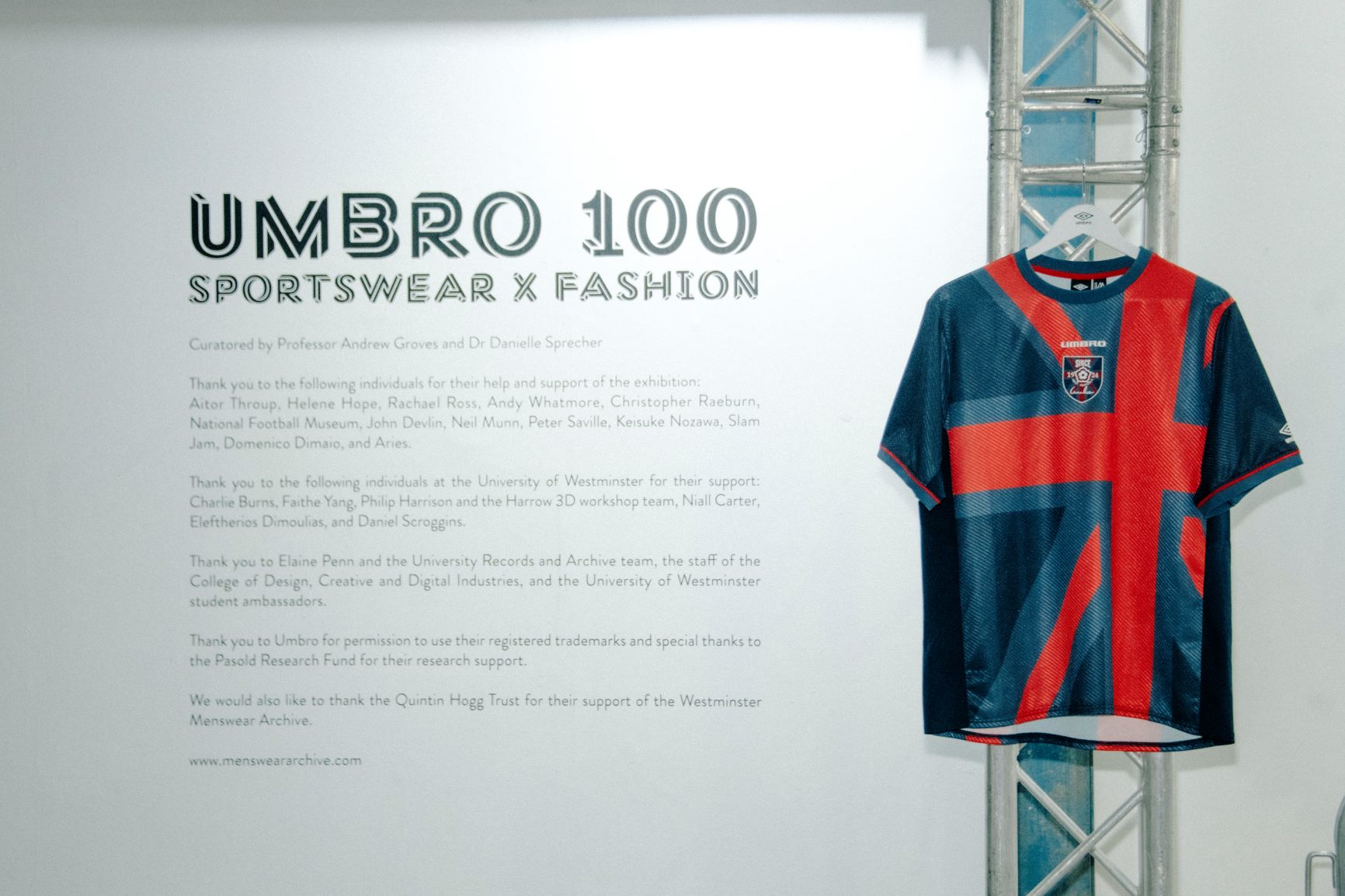 イギリス発祥のフットボールブランド『UMBRO』 生誕100周年を記念した限定コレクションを4月26日(金)より発売 2024年は記念キャンペーンやイベントなども実施予定 - DESCENTE ...